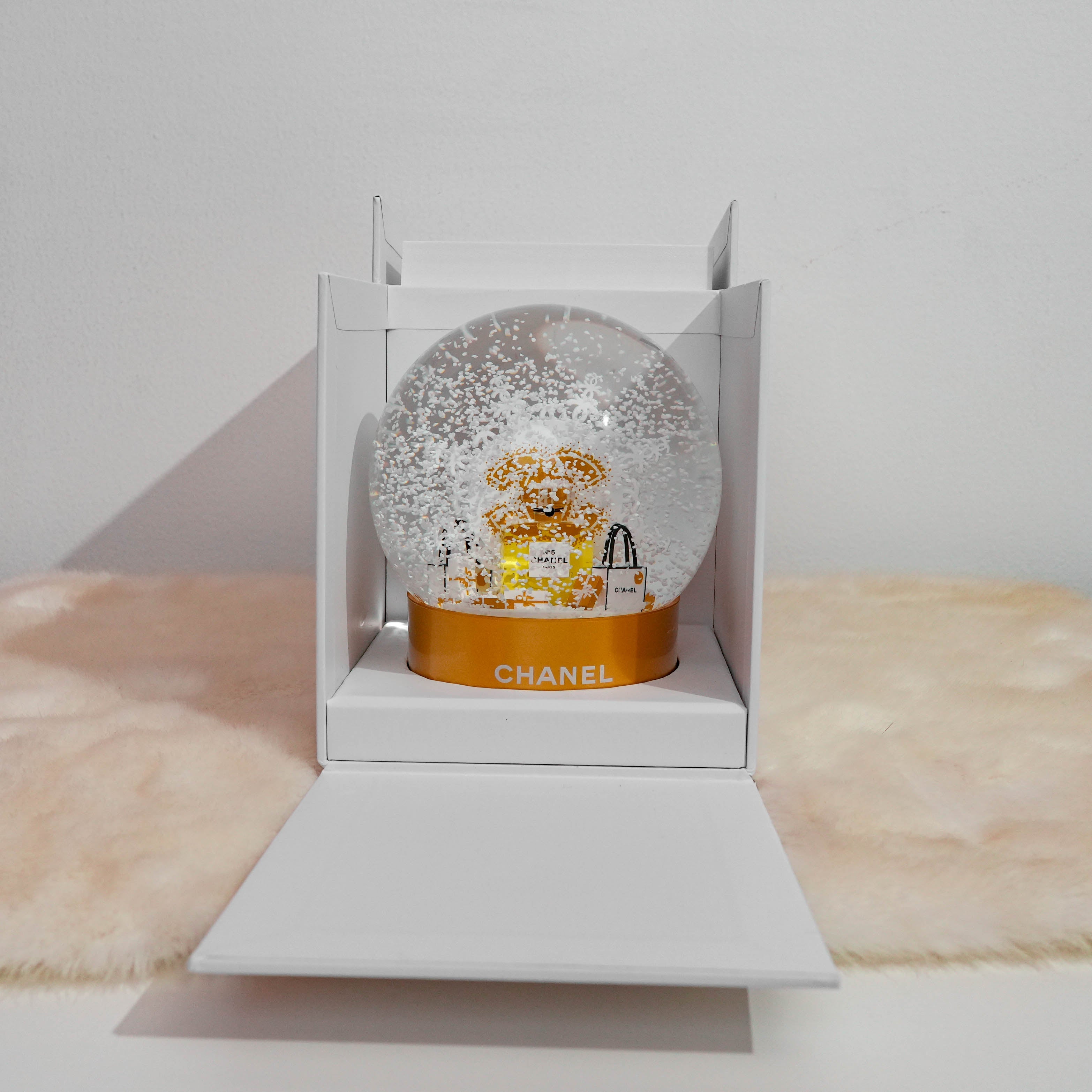 CHANEL HOLIDAY SNOWBALL COLLECTIBLE - OMNILUXE