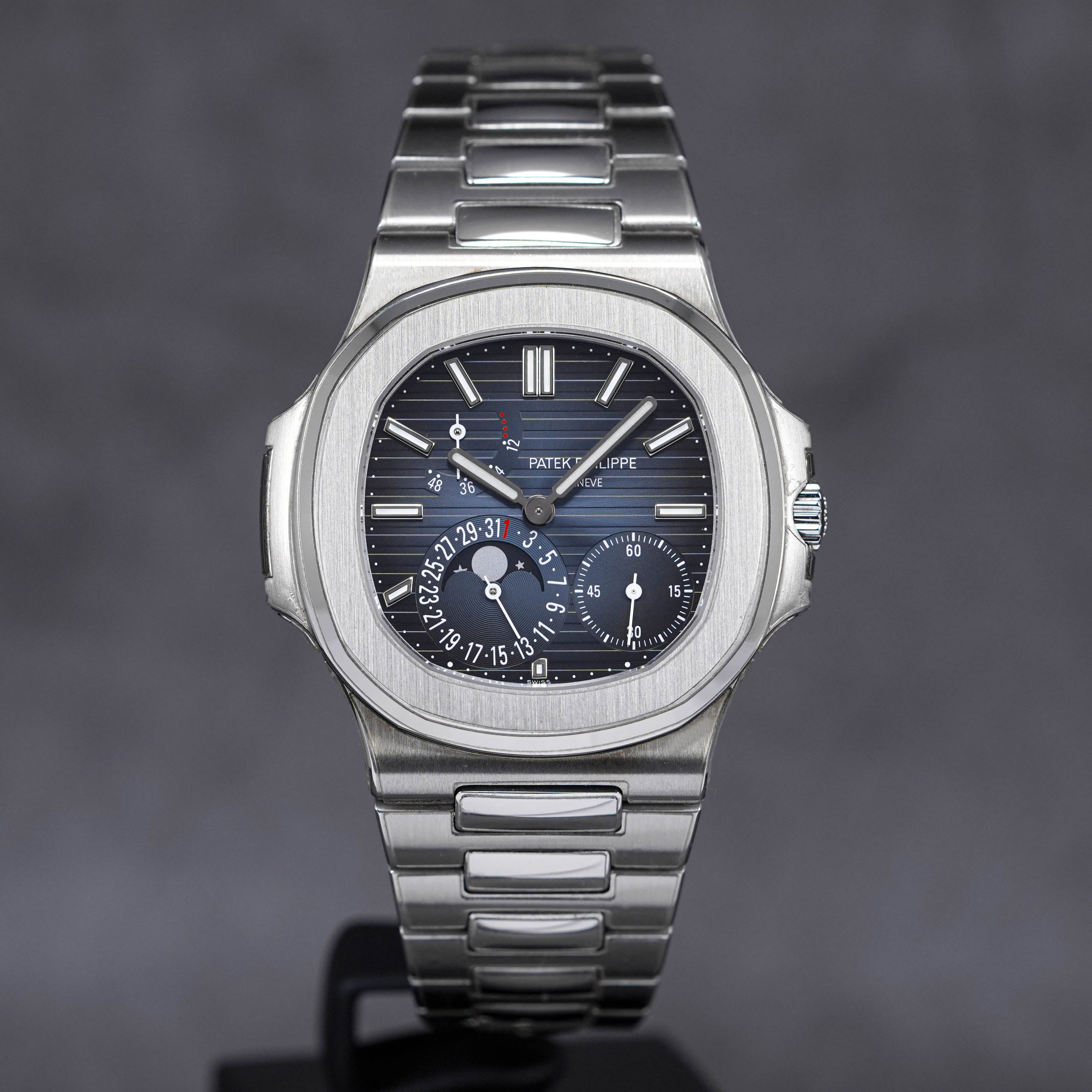 PATEK PHILIPPE NAUTILUS 5712/1A MOONPHASE BLUE DIAL (2021) - OMNILUXE