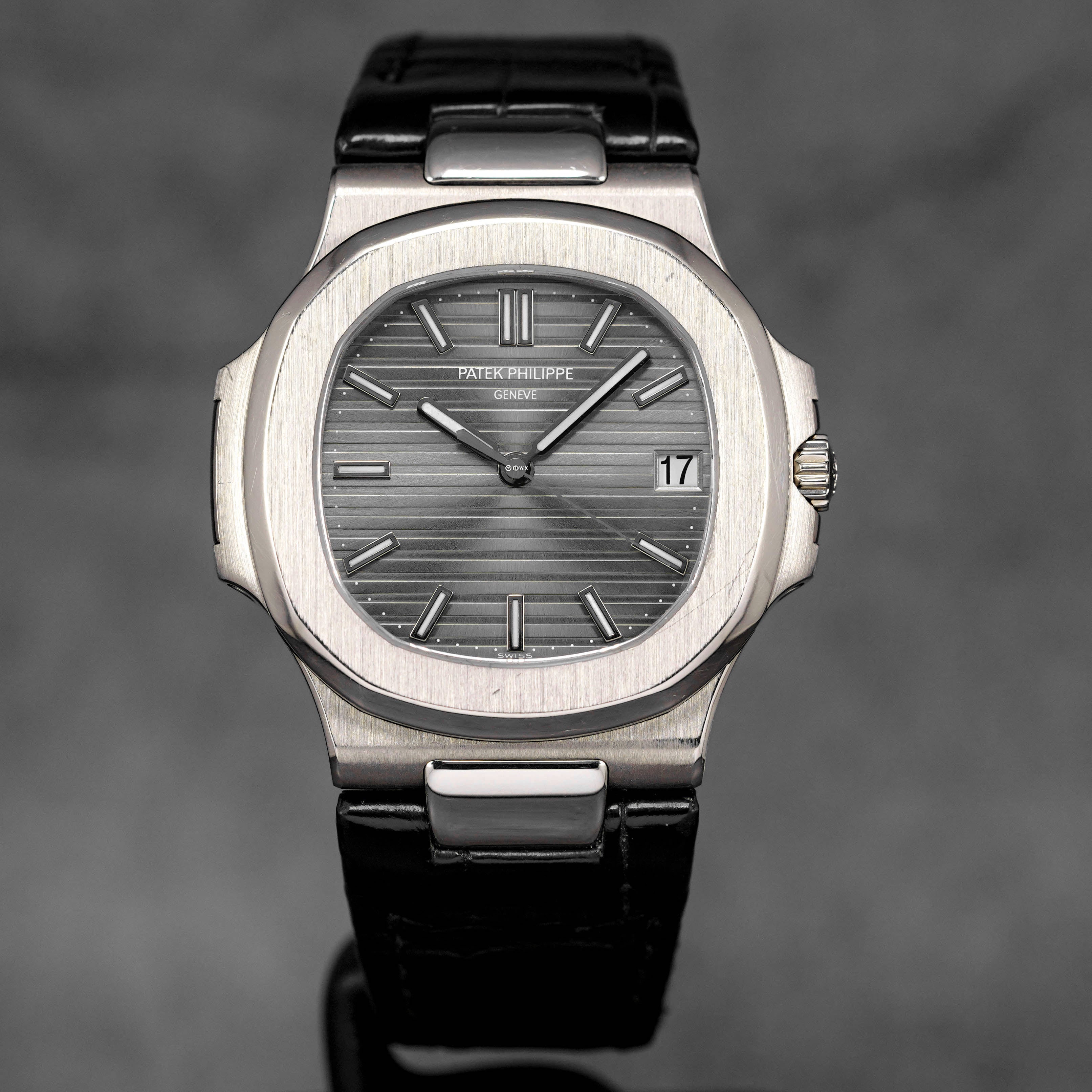 PATEK PHILIPPE NAUTILUS 5711G WHITEGOLD GREY DIAL (2007) - OMNILUXE
