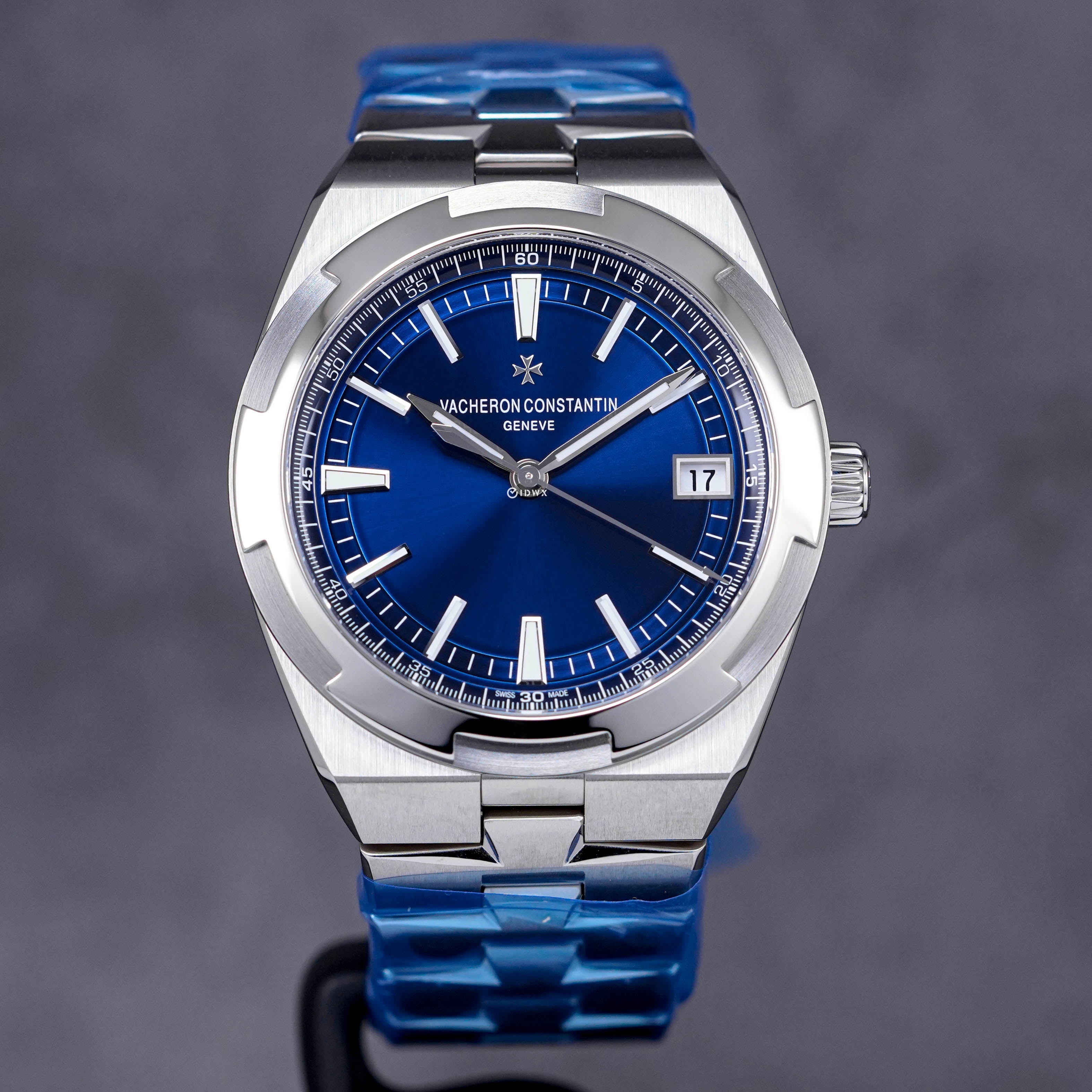 VACHERON CONSTANTIN OVERSEAS BLUE DIAL (2022) - OMNILUXE