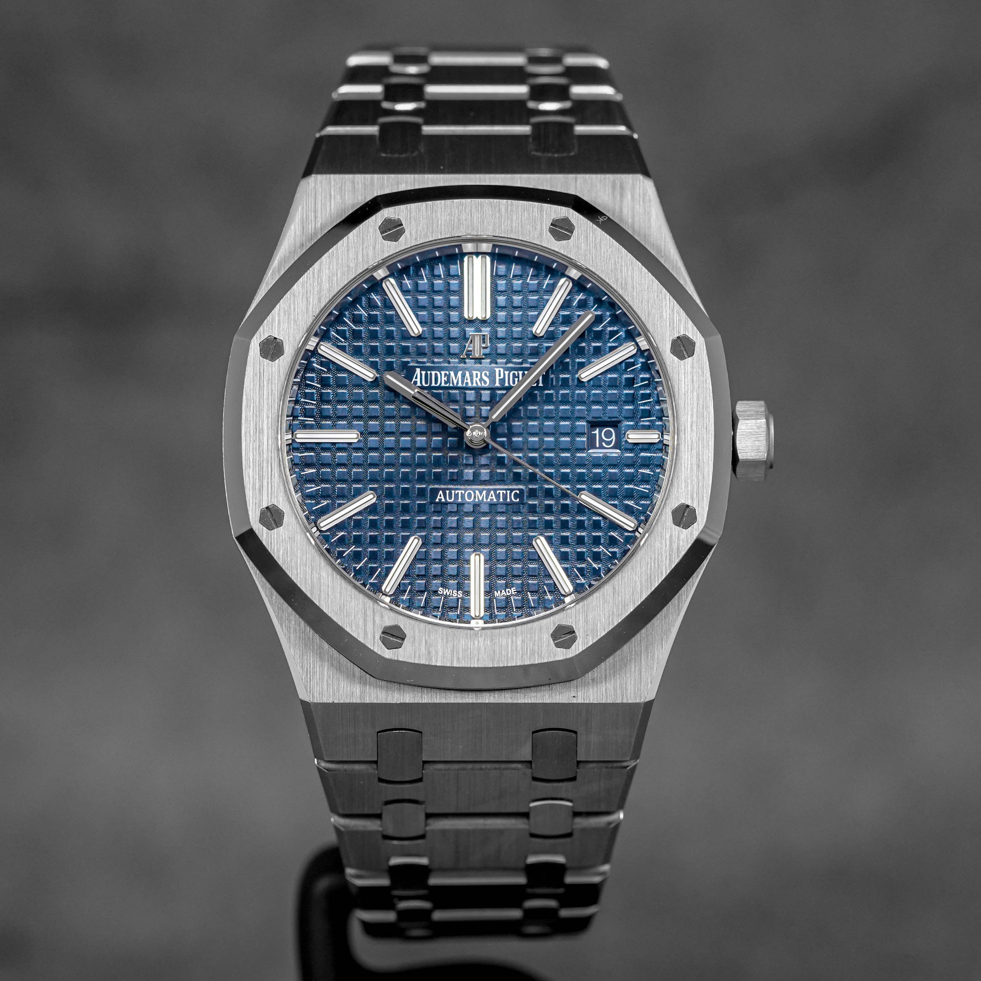AUDEMARS PIGUET ROYAL OAK 41MM 15400 BLUE DIAL (2018) - OMNILUXE